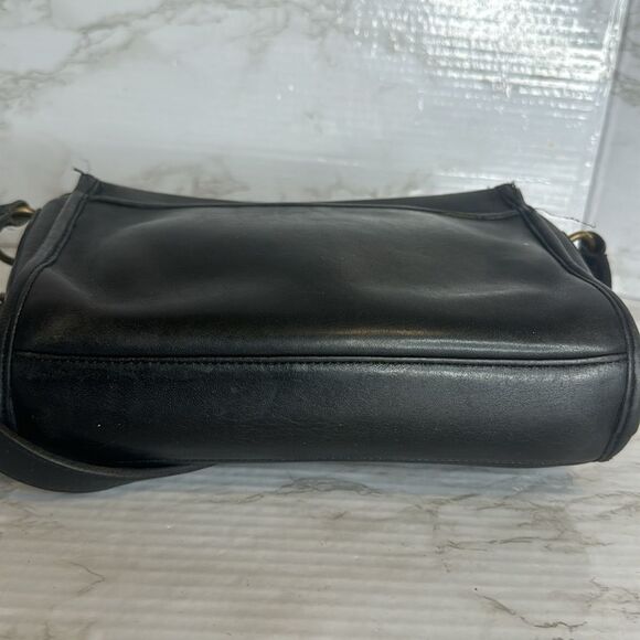 Coach | Bags | Coach Vintage Devon 998 Classic Black Leather Turnlock ...